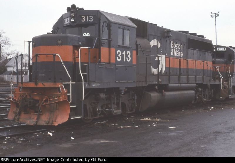 B&M 313(GP40-2)